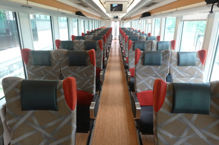 「リゾートビューふるさと」乗車記（長野 ⇒ 松本） 長野県の車窓を楽しめる観光列車